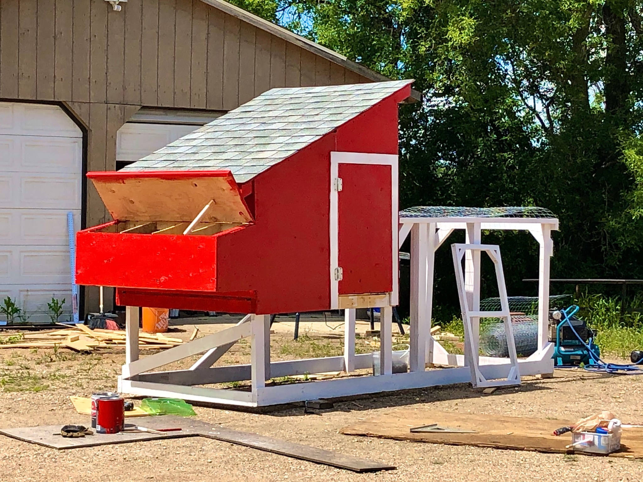 Luxury Chicken Tractor on a BUDGET – Old House on the Prairie